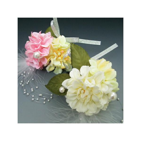お花にパールや羽の付いた華やかな髪飾りです。　2色からお選びください。1.ホワイト2.ピンクパッチン留めです。【サイズ】6.5cm×6.5cm　6cm×6cm