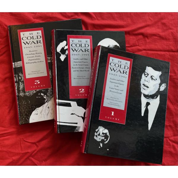 著者名: Frankel, Benjamin  出版者: Gale Research  出版年: 1992  シリーズ: The Cold War, 1945-1991 Vol.1 Leaders and Other Important F...