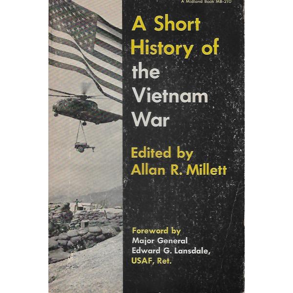 著者名: Allan R. Millett(編)  出版者: Indiana University Press  出版年: 1978  版表示:  シリーズ: A Midland Book MB-210 Paperback 背表紙にヤケ、表...