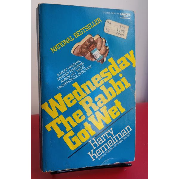 著者名: Harry Kemelman  出版者: Fawcett Books  出版年: 12 Apr 1981  版表示:  シリーズ:   Paperback 天地小口にヤケ・シミ、背裏表紙にスレ・シワ・薄い汚れ・キズ・折れ・変色、表...