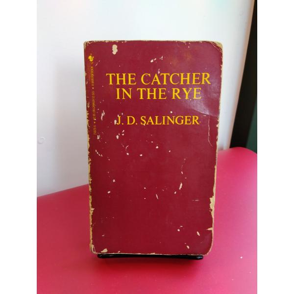 著者名: J D Salinger  出版者: Bantam Books  出版年: 01 Nov 1984  版表示:  シリーズ:   Paperback 表紙・背にシワが目立ちます、天地小口ページヤケが強いです、背裏表紙ヤケスレ変色汚...