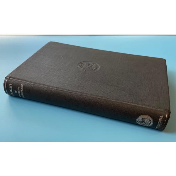 著者名: William Shakespeare, 市川三喜(註解)  出版者: 研究社  出版年: 1935  版表示: 第9版 シリーズ: 研究社英文學叢書   カバーなしの裸本です。昭和10年1月5日第9版。全280ページ。背表紙上下...