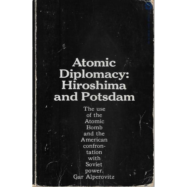 著者名: Gar Alperovitz  出版者: Vintage Books  出版年: 1967  版表示:  シリーズ:   Paperback 背表紙にヤケ、表紙・裏表紙にスレ、ヤケ、小傷、折れ跡、縁の傷み。天地・小口に経年による変...