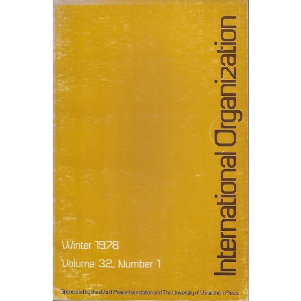 著者名: James A.Caporaso  出版者: University of Wisconsin Press  出版年: 1978  版表示: シリーズ:   表紙・背・裏表紙にヤケ、スレ、薄汚れ。小口三方に軽いヤケ、薄いシミがありま...