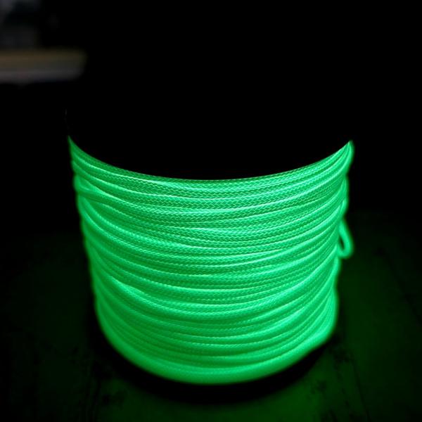 ・太陽光や蛍光灯の光を吸収し蓄え、暗い所で自然に発光する蓄光紐です。・リフレクターとは違い、光が無くても夜間に発行し視認性があります！・汎用性の高い太さ2ｍｍ50ｍ巻き。・災害時、緊急時対策に暗闇でも認識できるように様々な物に結んでご使用頂...