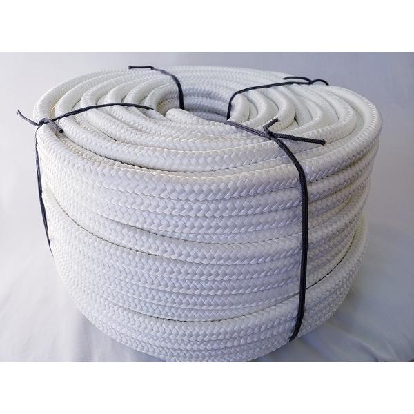 ・たっぷり使える200ｍ巻き！！☆激安！！高品質！☆中にロープを入れ、外側をさらに2重に織り込むことで丈夫さと軟らかさを兼ね備えたポリエステル16打太さ16mmロープ200m巻きです。☆カラー：白☆キャンプ・テント/アウトドアに。マリンスポ...