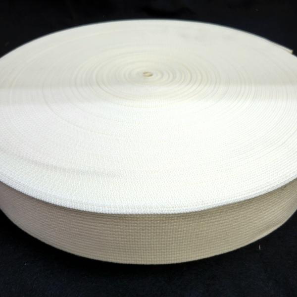 数量限定！訳あり特価品。＊商品内に一部汚れが付着している為特別価格にて販売いたします。・安心の国内生産。・手芸品の材料、ハンドメイドカバン/バッグの持ち手/補強におすすめ！【サイズ】：巾約60mm×厚さ約2mm×50m巻き【カラー】：白【素...