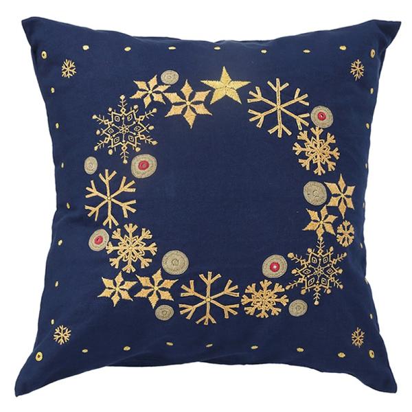 雪の結晶が散りばめられた美しいクリスマス柄のミラー刺繍が施されたクッションカバーです。色鮮やかで繊細なミラー刺繍は、ひと針ひと針に思いを込めて手刺繍を施したハンドメイドの商品です。・サイズ／縦45cm　横45cm・素材／綿100％、ミラー・...