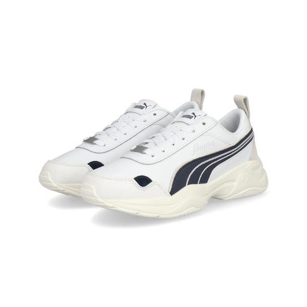 洗練されたカジュアルルックにぴったりなシリアモードリュクス。人気のボリュームソールを採用し、90年代のレトロな雰囲気が漂う女性らしいシルエットが魅力。デザイン性と履き心地を両立させた一足です。清潔感のあるクリーンなホワイトアッパーに、デコス...