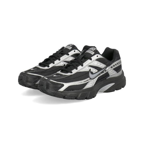 長距離ランを快適にサポート！通気性の高いアッパーと柔らかいクッショニングを組み合わせ、自信に満ちた理想の走りを実現するイニシエーター。柔らかく通気性に優れたメッシュアッパーに、様々なオーバーレイを重ね、耐久性を高めた立体感のある外観を構築。...