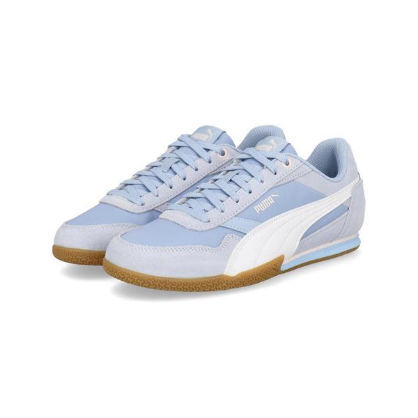 すっきりスリムなシルエットとレトロなスタイルが新鮮な「Bella」。PUMAのアーカイブを深く掘り下げ、復活したクラシックモデルです。ヴィンテージランニングシューズからインスピレーションを受け、現代的でフェミニンな要素をプラス。シンプル、エ...