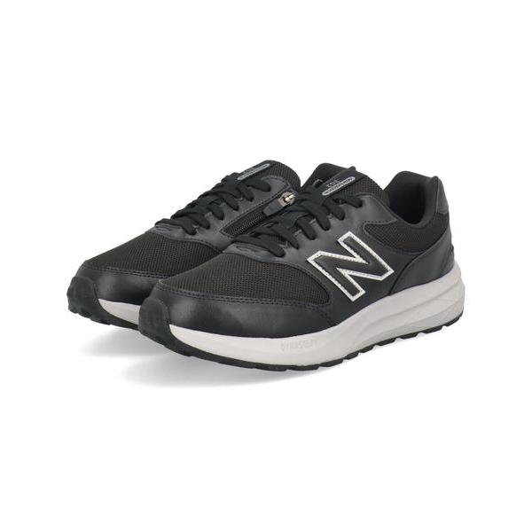 ワイド設計で脱ぎ履き便利なファスナー付きタウンウォーキングのロングセラー DynaSoft 363 v9に通気性の良いメッシュタイプが登場。弾力性に優れたDYNASOFTミッドソール、中足部の接地面積を広げ安定感を高めたアウトソールを採用。...