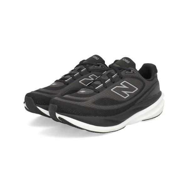 ソフトなライド感に定評のあるランニングカテゴリーのフラッグシップモデル 1080がV15にアップデート。ミッドソールには、クッション性はそのままに反発性と機能の持続性に優れた新テクノロジー INFINIONを搭載。従来モデルに比べより快適で...