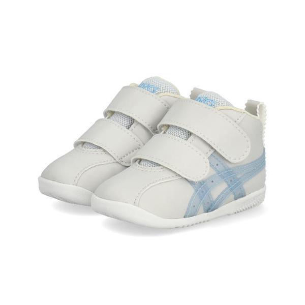 歩きはじめのベビー向けFIRSTシリーズより、ベネッセたまひよ編集部と一緒にママが欲しいと思えるシューズを考えた協同企画！アッパーに、軽く柔らかなマイクロファイバー人工皮革を使用。足首までしっかりと支えるミッドカットで、不安定なヨチヨチ歩き...