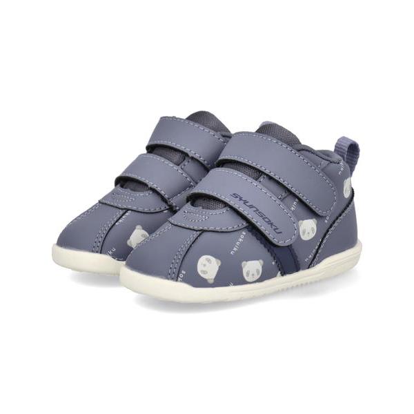 「足の正しい育成を促すシューズ」をテーマにした瞬足足育シリーズから、令和生まれ専用設計のベビーシューズ。柔らかな合成レザーアッパーに、パンダ柄をあしらった可愛らしい1足。「足に合う靴がない！」というママたちのお悩みから、甲高・幅広・踵狭(か...