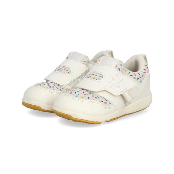 もっと遊ぼう、もっと動こう！圧倒的に履かせやすい構造で、お子さまの「やってみたい・できた」という気持ちを引き出す1-4歳向けベビーシューズ。可愛らしいデザインに履きやすさを高める様々な工夫をつめこんだ1足。キッズモデルもあるので兄弟姉妹でリ...