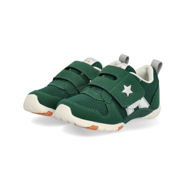 当社限定商品！ お子さまの足の成長に合わせた機能を搭載したCarrotきらぼしがデビュー☆アッパーに通気性のよいダブルラッセルメッシュを採用。つまみやすい大きめのワンベルトで、小さなお子さまでも脱ぎ履きしやすい仕様です♪またベロが落ちにくく...