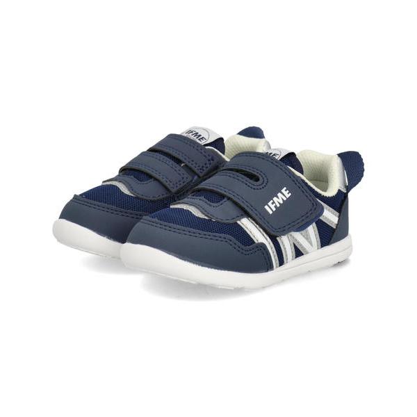 軽量設計で人気のイフミーライトシリーズ☆お子さまの足の成長と自由な動きを応援するベビーシューズです。通気性のよい柔らかなメッシュ素材を使用し、ムレにくいうえ、シンプルなデザインでお洋服にも合わせやすい1足。通園や公園遊び、お出かけなどマルチ...