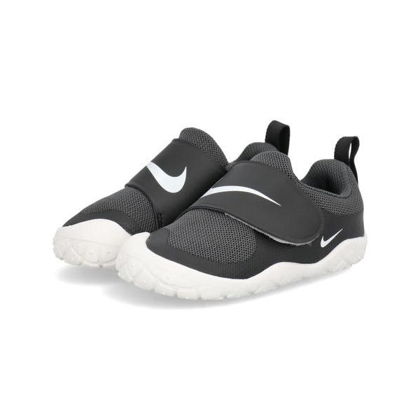 お子様の足に自然なフィット感を提供するベビーシューズ。つま先が広く、地面に近いデザインで、脱ぎ履きもスムーズ。一日中遊び続けるために必要な快適さを備えています。自然な足の発達とバランスに重要な、足指の曲げ伸ばしがしやすい設計。トゥボックスを...