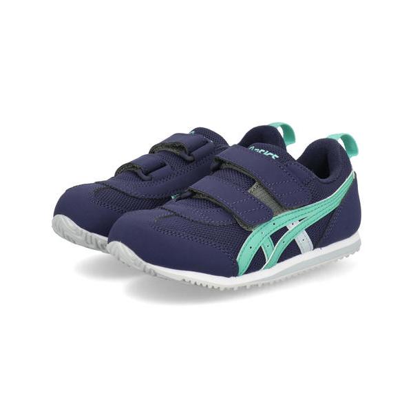 足裏のアーチが発達し、正しい歩き方を身につけていく約3-7歳の児童向けに展開するプレスクール シリーズ。お洋服とのコーディネートも楽しめる、ベーシックなカラーリングがポイント。普段使いしやすいデザインで、通園・通学や外遊び、お出かけなど、デ...