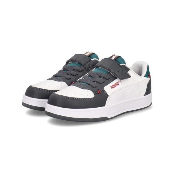 クラシックなコートスニーカー「CAVEN」のキッズモデル。ホワイトを基調としたシンセティックレザーアッパーに、大人っぽいダークカラーの配色がスタイリッシュな印象。かかとには、ストリート感あふれるドリップペイントのPUMAロゴを配置し、お洒落...