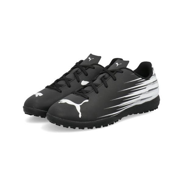 固い土や人工芝でのグラウンドに適した、ジュニア用サッカー ターフトレーニングシューズ。ピッチ上でのパフォーマンスを満たすために作られた、シンプル＆スタイリッシュなデザイン。アッパーに耐久性のある人工皮革を採用した、タッチやボールコントロール...