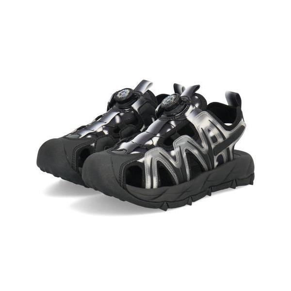 MADFOOT!人気のダイヤルシリーズからサンダルが登場！ダイヤル操作でスピーディに脱ぎ履きできるスニーカーサンダルです☆スニーカーとサンダルを融合し、清涼感と足の保護性を両立。つま先を巻き上げたトゥガードが耐久性を高め、衝撃や石などから足...