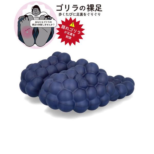 チョー時短、チョーお手軽。「ゴリラのひとつかみ」で人気の「ゴリラシリーズ」から、インパクト抜群なつま先まで覆うクロッグサンダルが登場！インソール部に配置した「隠れゴリラ(立体的なゴリラの顔)」が足裏を刺激。まるでゴリラの足の裏のようにモコモ...