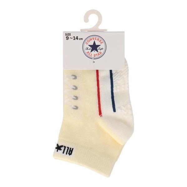 CONVERSEスニーカーを履いているようなデザインが可愛らしいベビー用ソックス。履き口にチラッと見えるオールスターのロゴがアクセント☆裏面にはすべり止め加工を施しているので、歩き始めの赤ちゃんや、お部屋で遊ぶ時にも安心♪ショート丈で、使い...