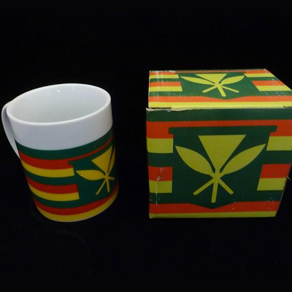 Kanaka　Maoliというネイティブハワイアンの旗をデザインしたマグカップです。コアなハワイ好きに！サイズ:9.5×8cm