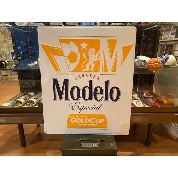 MODELOビールのメタルサイン　　サイズ約46×38cm　新品現地ノベルティアイテムです。　インテリアやガレージ、ショップなどでどうぞ！USモノです、新品でもキズ等ある場合があります。※条件付き送料無料適用外について※下記の場合、「条件付...