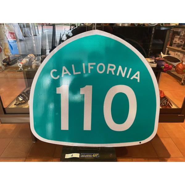 本物ロードサイン　CALIFIRNIA STATE ROUTE 110ダウンタウンやイーストロサンゼルスを通る州道です。未使用品アルミ製サイズ　約71×64cmトーランスあたりを通過する、カリフォルニア州のフリーウェイです。未使用品と思われ...