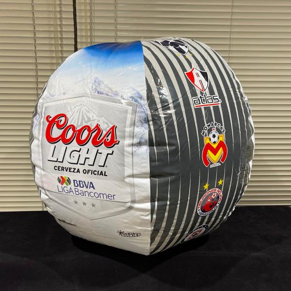 クアーズライト サッカー　バルーン　新品　　サイズ約53×53cm　リビングやガレージ、ダイナーやバーなどのディスプレイにも！　新品ですが検品の為に１度エアーを入れてある場合もあります。ＵＳモノです、つくりの粗いところもあります。