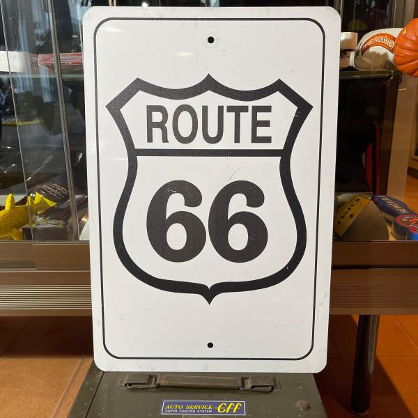 ロードサイン Route66USED サイズ約45.5×30.5ｃｍサンタモニカ辺りで使われている物です。ガレージやリビングなどに。US物です、新品でもキズ等ある場合があります。※条件付き送料無料適用外について※下記の場合、「条件付き送料無...