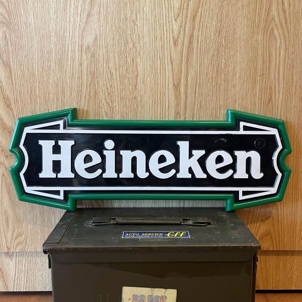 ハイネケンのプラサインです。サイズ 約17.5×48.5cmUS物です。新品でもキズや汚れ等ある場合があります。インテリアやガレージ、ショップのディスプレーにも。