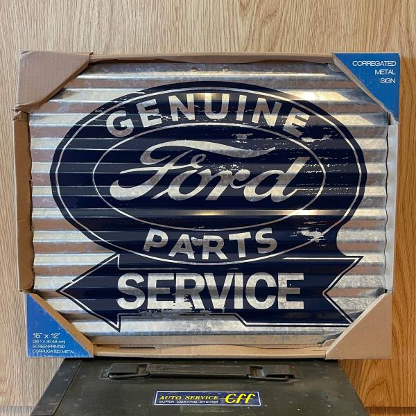 Ford のサインです。サイズ 約38×30cmUS物です。新品でもキズや汚れ等ある場合があります。インテリアやガレージ、ショップのディスプレーにも。