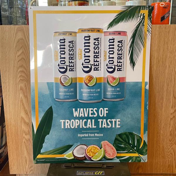 Corona WAVES OF TROPICAL TASTE のティンサインです。サイズ 約58.5×44ｃｍインテリアやガレージ、ショップのディスプレーにいかがでしょうか。US物です。新品でもキズや汚れ等ある場合があります。※条件付き送料...