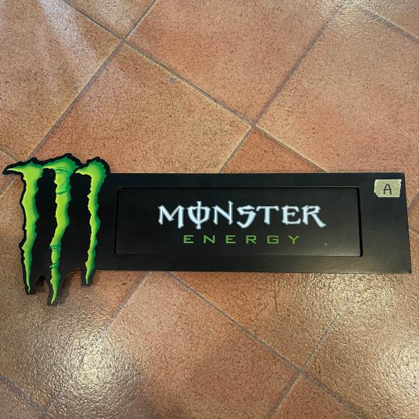 Monster Energy サイン Aサイズ 約16×41.5ｃｍUS物です。新品ですがキズ、汚れ、色あせなどある場合があります。インテリアやガレージ、ショップのディスプレーにも。