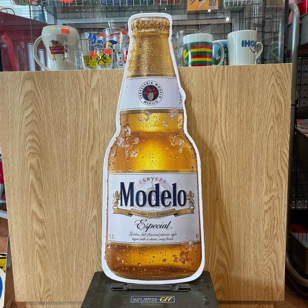 TIN SIGN Modeloサイズ 約64×25cm　インテリアやガレージ、ショップなどにどうでしょうか。USモノです傷や汚れ、凹み、擦れ等あります。新品でもキズ等ある場合があります。※条件付き送料無料適用外について※下記の場合、「条件付...