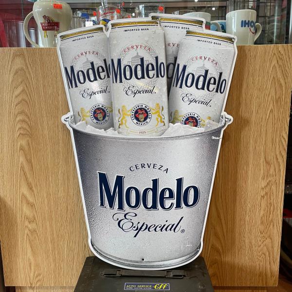 TIN SIGN Modeloサイズ 約59×40cm　インテリアやガレージ、ショップなどにどうでしょうか。USモノです傷や汚れ、凹み、擦れ等あります。新品でもキズ等ある場合があります。※条件付き送料無料適用外について※下記の場合、「条件付...