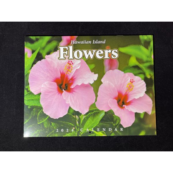 ハワイの花のカレンダーです。全てのページが違う花の写真になります。大体のサイズ感は写真3枚目でご確認下さい。2024カレンダーハワイお土産バードオブパラダイスククイレイ