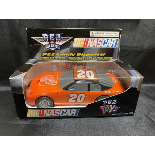 PEZ The Home Depot のディスペンサーになります。ナスカーのモデルです。新品未開封ですが、パッケージにダメージがあります。アメリカのヴィンテージ物なので汚れや傷等ある場合があります。US物に理解いただける方購入お願いします。...
