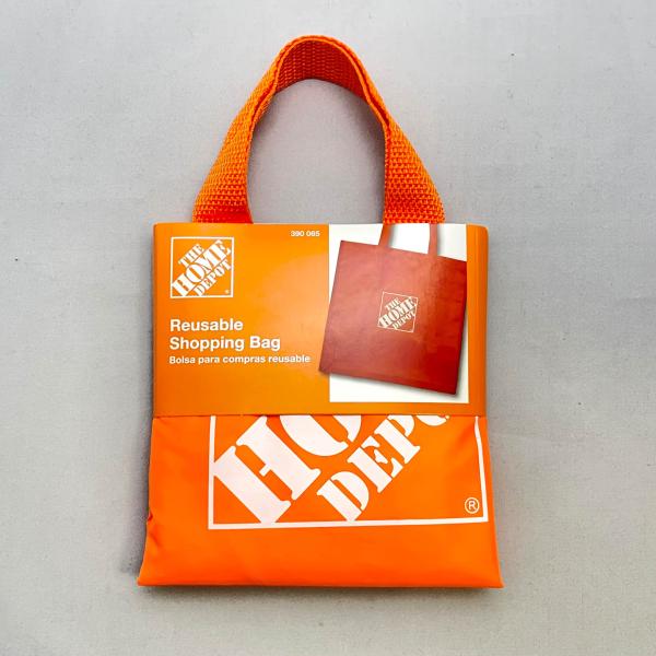 アメリカのホームセンター THE HOME DEPOT のエコバッグになります。アメリカ限定商品です。サイズは画像2枚目に記載されています。US物なので作りが粗い場合があります。同じ商品でも個体によってサイズが多少変わる場合があります。