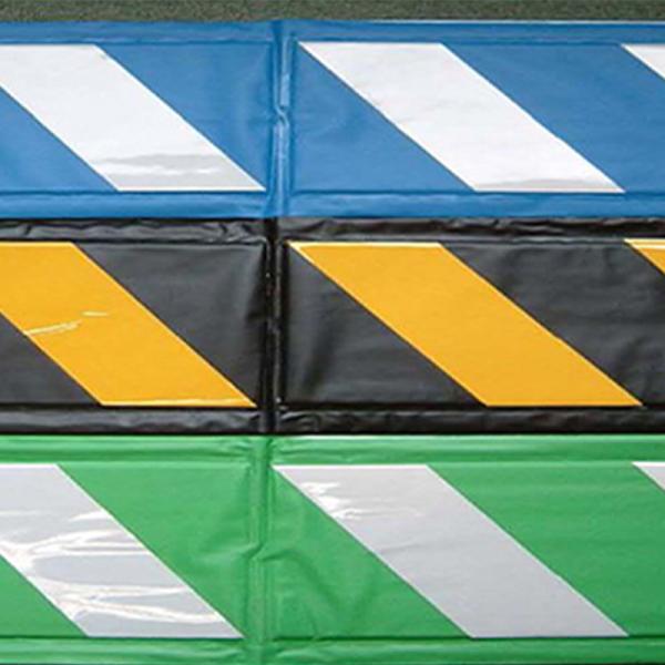 ◆500mmピッチでメモリがついているため、カットが可能。◆裏面シートを密閉させないことで、熱による膨張を防ぎます。【規格】270W×2000L(うちクッション部220W)【色】黄/黒・緑/白・青/白