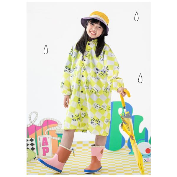 キュートなレインコートは、キッズの雨の日を楽しい冒険に変えます。プリント柄やポップな配色が可愛らしく、どんなお子様にも好まれること間違いなしです。