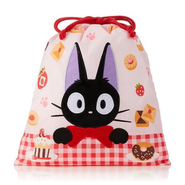 魔女の宅急便 ジジのかわいいキャラクターの巾着（L）です入園入学準備におススメです♪体操服や着替えを入れるのに便利な大きめ巾着です。マチはありません左右にヒモを引くだけでサッと閉じることができ,洗濯可能でいつも清潔【サイズ】31×35cm【...