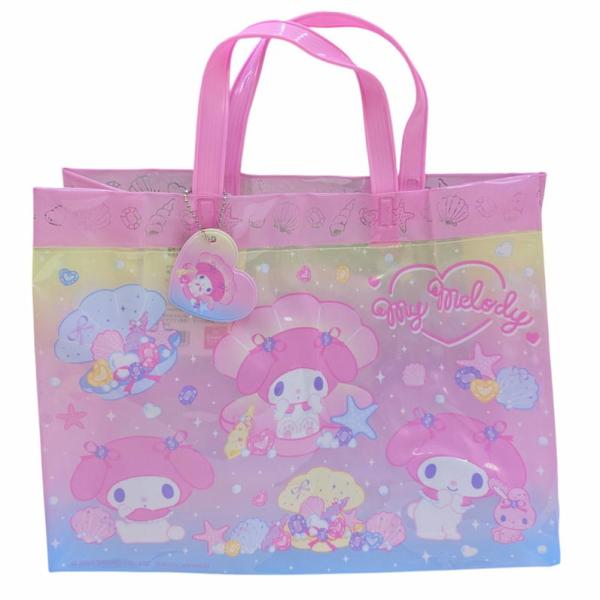 かわいいキャラクターの角型プールバッグです裏面に名前が書けるネームホルダー付きです小学校や幼稚園でのプールの授業や水泳教室にサイズ:(約)34 x 26 x 12 cm素材・材質:PVC生産国:中国※撮影時の光の具合、またお客様のページをご...