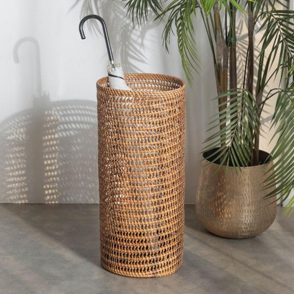 ■サイズ(cm)約 W 23 × D 23 × H 55底面トレイ：直径 約21cm × 高さ 5cm（取り外し可能）※多少サイズは前後します。■重量約 0.5 kg■素材ラタン、金属■生産国インドネシア■付属品底面トレイ■ご注意※天然素材...