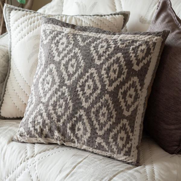 ■サイズ(cm):約 W 45 × D 45 × H 0.5※多少サイズは前後します。■重量:約 100g■素材:綿100％■生産国:インド■備考/お手入れ:※こちらのインドのファブリックは、職人の手で一枚一枚染められ、また一針一針手作業で...