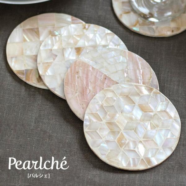 ■数量：1枚■サイズ(cm):約W9〜10 × D9〜10 × H0.4※デザインによって多少サイズが異なる場合もございます。■素材:表面：パールシェル裏面：ウッド（ペイント）■生産国:ベトナム■お手入れ方法:水を絞った布巾などで拭いてくだ...